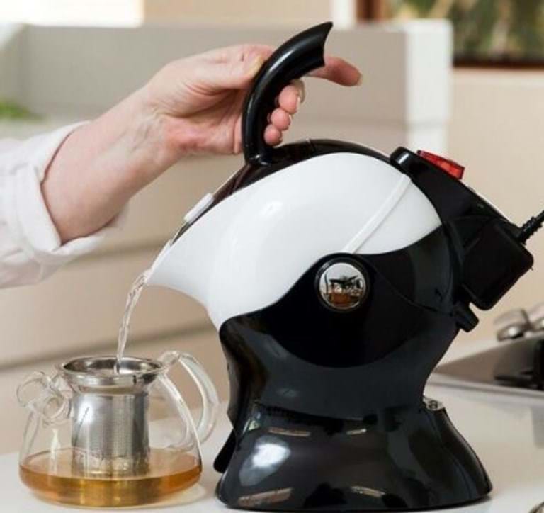 Kettle Tipper Black and White